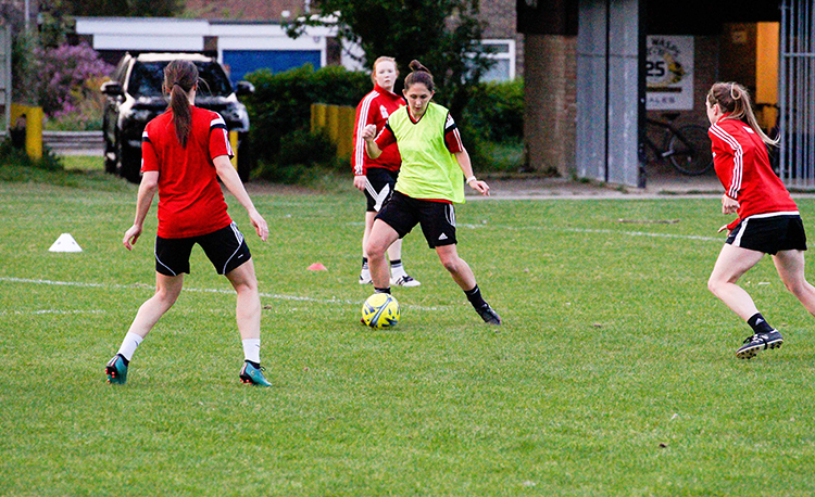 Women's Soccer Coaching - Coaching Advice - The value of using opposed ...